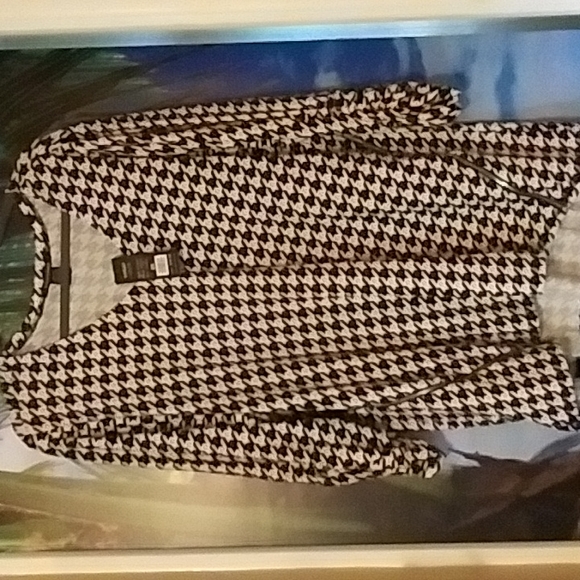 Robert Louis | Tops | Robert Louis Runch Sleeve Side Zip Top | Poshmark